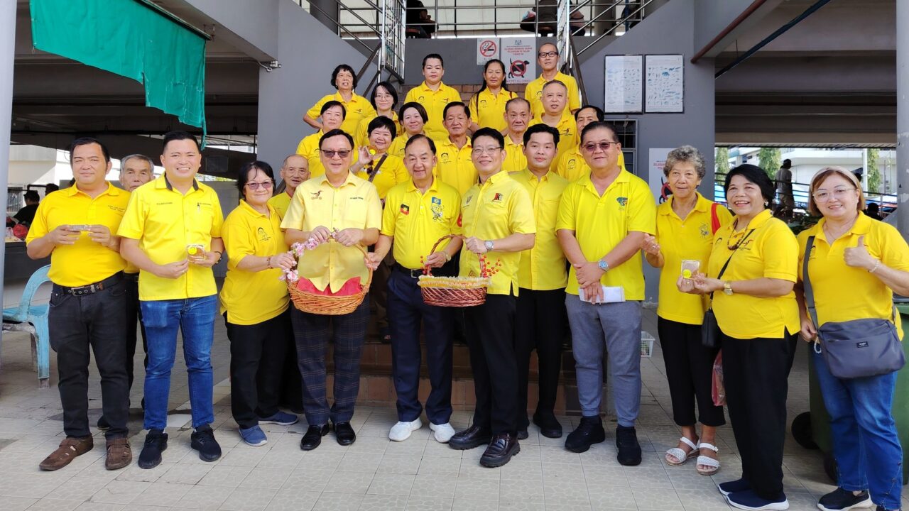 Festive Spirit Lights Up 3rd Mile and 10th Mile Markets in Batu Kitang